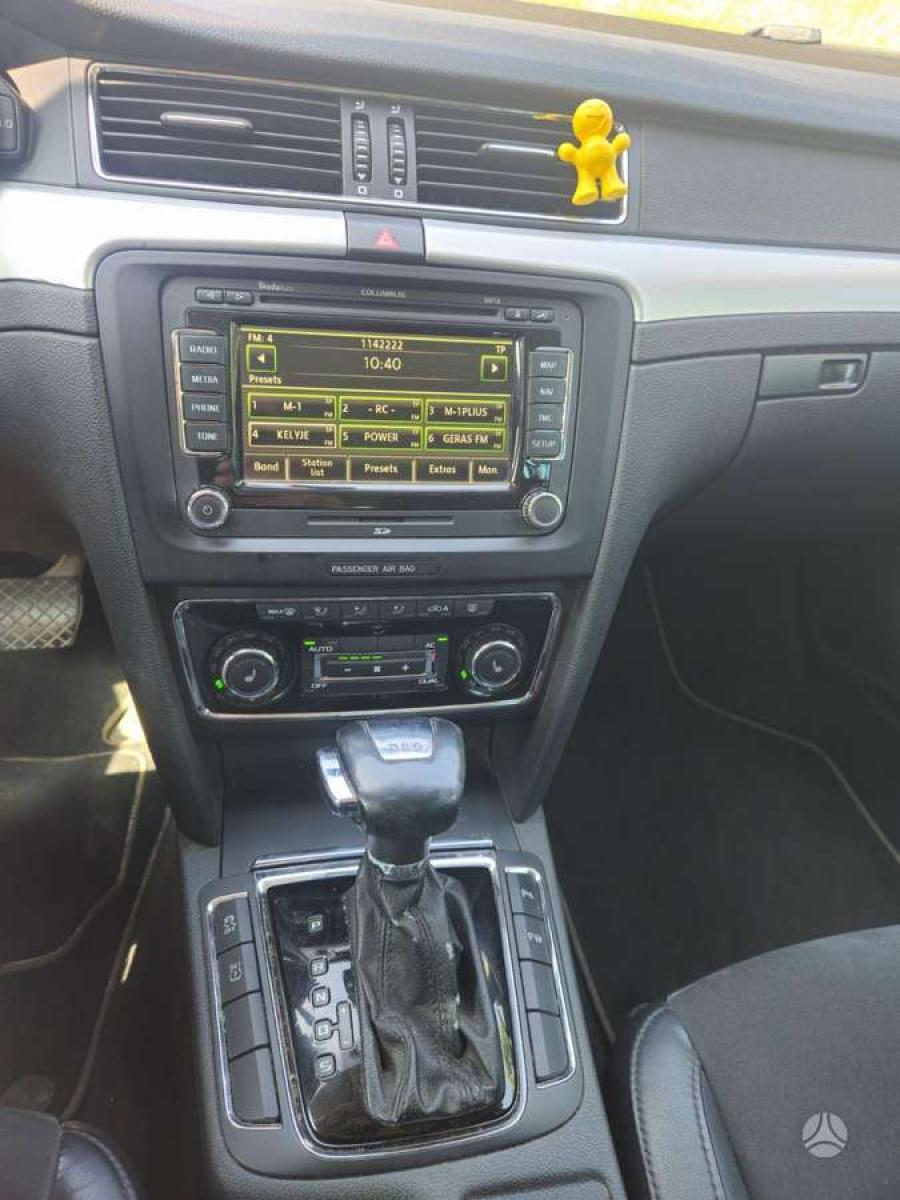 Black Skoda SuperB 2010 in Kaunas, with an engine capacity of 2.00 L and mileage of 404 thousand km for 3500 €, photo 17 on AUTOMOTO.COM.LV