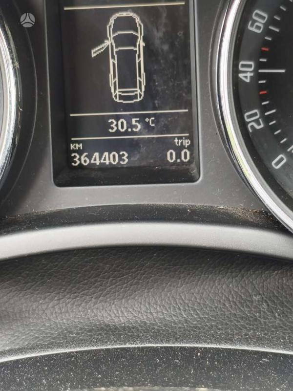Black Skoda SuperB 2010 in Vilnius, with an engine capacity of 1.80 L and mileage of 364 thousand km for 1200 €, photo 6 on AUTOMOTO.COM.LV