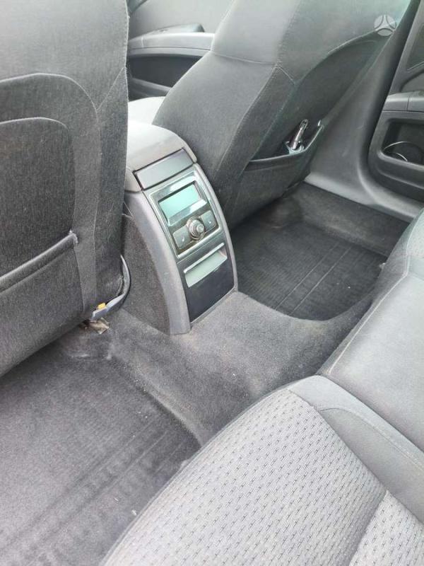 Black Skoda SuperB 2010 in Vilnius, with an engine capacity of 1.80 L and mileage of 364 thousand km for 1200 €, photo 9 on AUTOMOTO.COM.LV