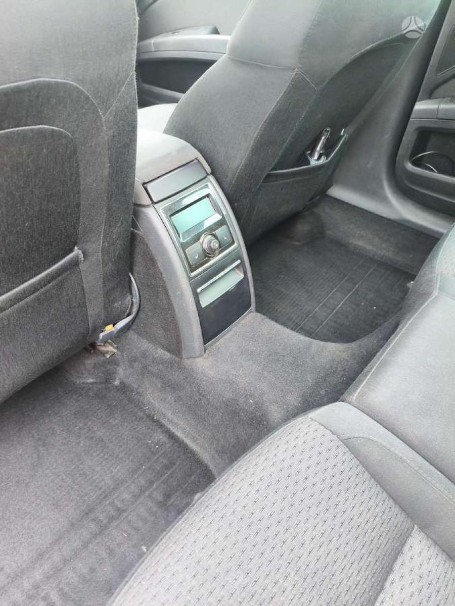 Melns Skoda SuperB 2010 Viļņa, ar dzinēja tilpumu 1.80 L un nobraukumu 364 tūkst. km par 1200 €, foto 10 vietnē AUTOMOTO.COM.LV