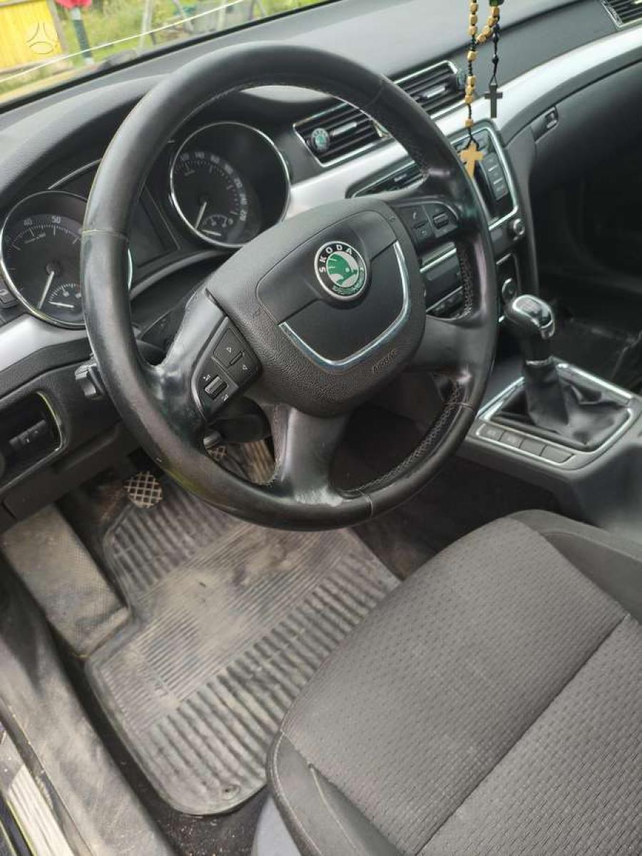 Melns Skoda SuperB 2010 Viļņa, ar dzinēja tilpumu 1.80 L un nobraukumu 364 tūkst. km par 1200 €, foto 12 vietnē AUTOMOTO.COM.LV