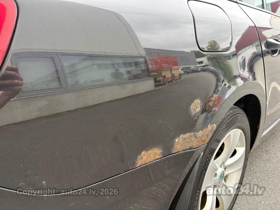 Black Skoda SuperB 2011 in Tallinn, with an engine capacity of 1.80 L and mileage of 267 thousand km for 2900 €, photo 8 on AUTOMOTO.COM.LV