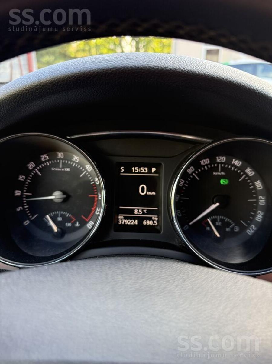 Melns Skoda SuperB 2011 Rīga, ar dzinēja tilpumu 2.00 L un nobraukumu 379 tūkst. km par 4200 €, foto 13 vietnē AUTOMOTO.COM.LV