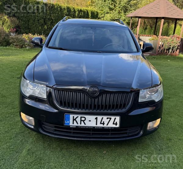 Black Skoda SuperB 2011 in Riga, with an engine capacity of 2.00 L and mileage of 379 thousand km for 4200 €, photo 3 on AUTOMOTO.COM.LV