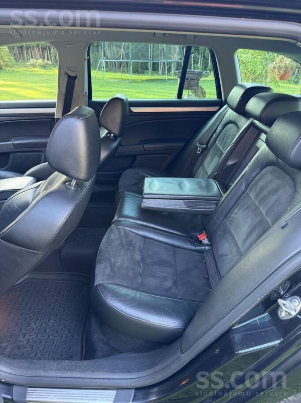 Black Skoda SuperB 2011 in Riga, with an engine capacity of 2.00 L and mileage of 379 thousand km for 4200 €, photo 7 on AUTOMOTO.COM.LV