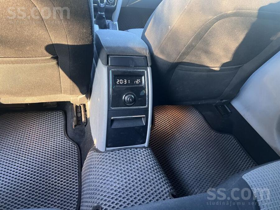 Melns Skoda SuperB 2011 Rīga, ar dzinēja tilpumu 2.00 L un nobraukumu 389 tūkst. km par 3900 €, foto 11 vietnē AUTOMOTO.COM.LV