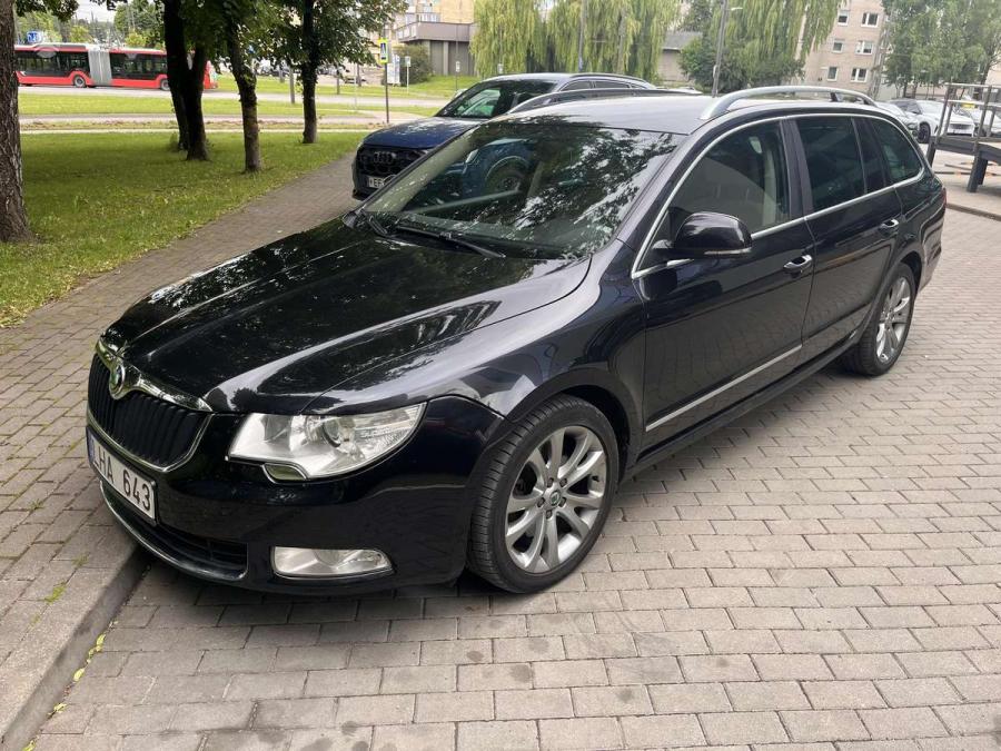 Black Skoda SuperB 2011 in Kaunas, with an engine capacity of 1.97 L and mileage of 370 thousand km for 5900 €, photo 3 on AUTOMOTO.COM.LV