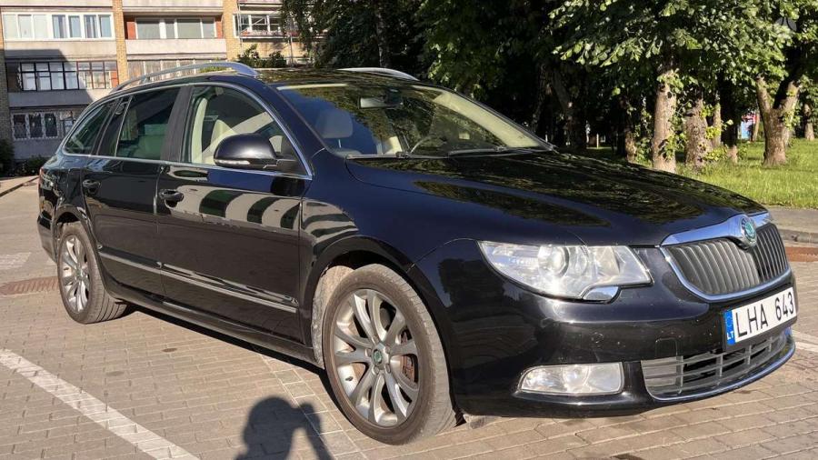 Black Skoda SuperB 2011 in Kaunas, with an engine capacity of 1.97 L and mileage of 370 thousand km for 5900 €, photo 10 on AUTOMOTO.COM.LV