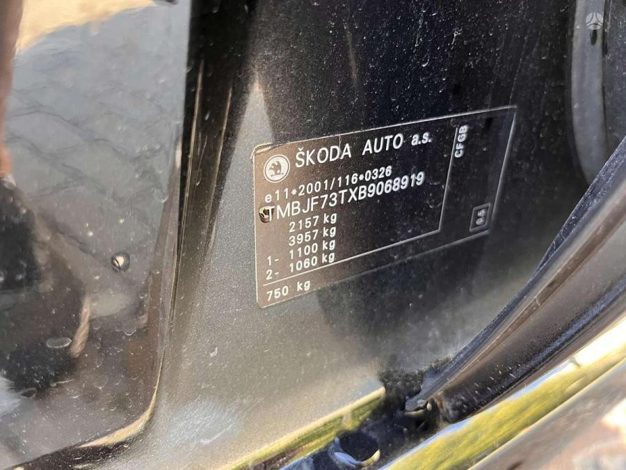 Black Skoda SuperB 2011 in Kaunas, with an engine capacity of 1.97 L and mileage of 370 thousand km for 5900 €, photo 16 on AUTOMOTO.COM.LV