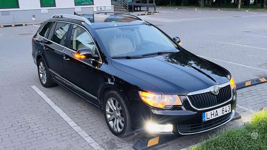 Black Skoda SuperB 2011 in Kaunas, with an engine capacity of 1.97 L and mileage of 370 thousand km for 5900 €, photo 17 on AUTOMOTO.COM.LV