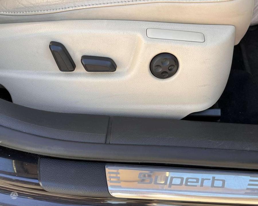 Black Skoda SuperB 2011 in Kaunas, with an engine capacity of 1.97 L and mileage of 370 thousand km for 5900 €, photo 20 on AUTOMOTO.COM.LV