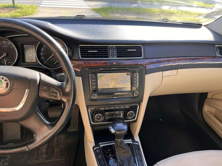 Black Skoda SuperB 2011 in Kaunas, with an engine capacity of 1.97 L and mileage of 370 thousand km for 5900 €, photo 22 on AUTOMOTO.COM.LV