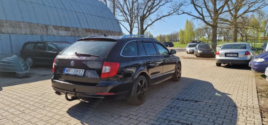 Black Skoda SuperB 2011 in Riga, with an engine capacity of 2.00 L and mileage of 395 thousand km for 4450 €, photo 4 on AUTOMOTO.COM.LV