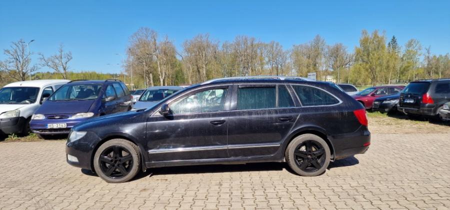 Black Skoda SuperB 2011 in Riga, with an engine capacity of 2.00 L and mileage of 395 thousand km for 4450 €, photo 6 on AUTOMOTO.COM.LV