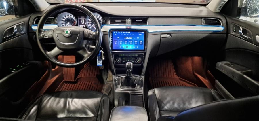 Black Skoda SuperB 2011 in Riga, with an engine capacity of 2.00 L and mileage of 395 thousand km for 4450 €, photo 8 on AUTOMOTO.COM.LV