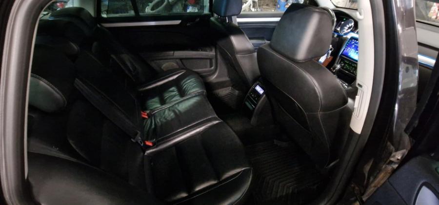 Black Skoda SuperB 2011 in Riga, with an engine capacity of 2.00 L and mileage of 395 thousand km for 4450 €, photo 12 on AUTOMOTO.COM.LV