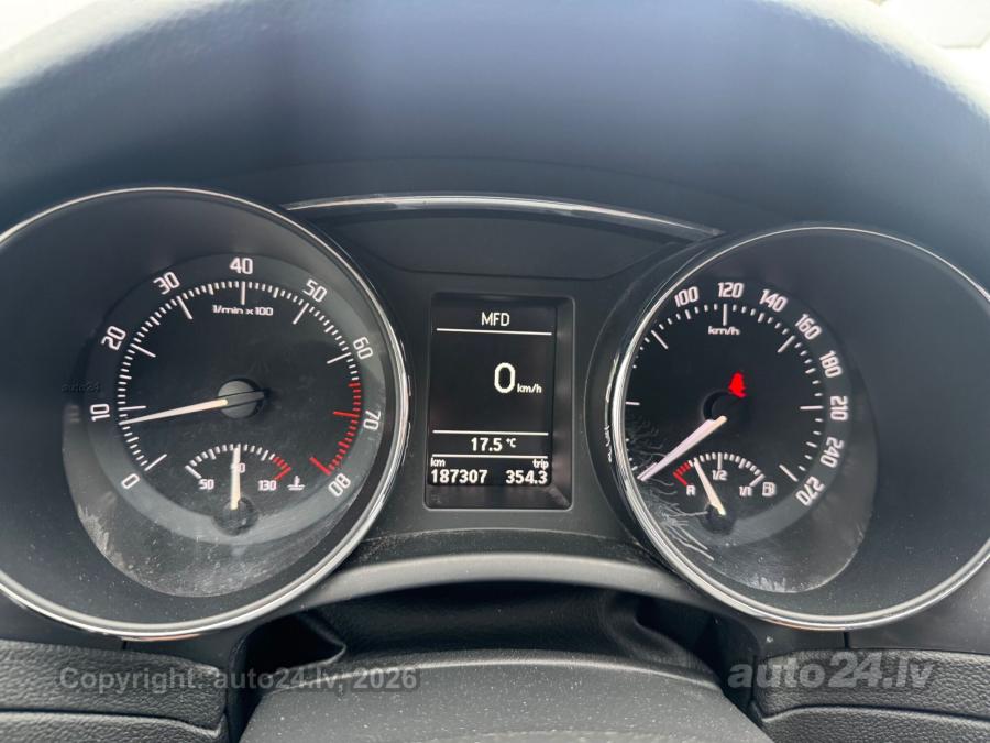 Melns Skoda SuperB 2011 Tallina, ar dzinēja tilpumu 1.80 L un nobraukumu 188 tūkst. km par 4490 €, foto 16 vietnē AUTOMOTO.COM.LV