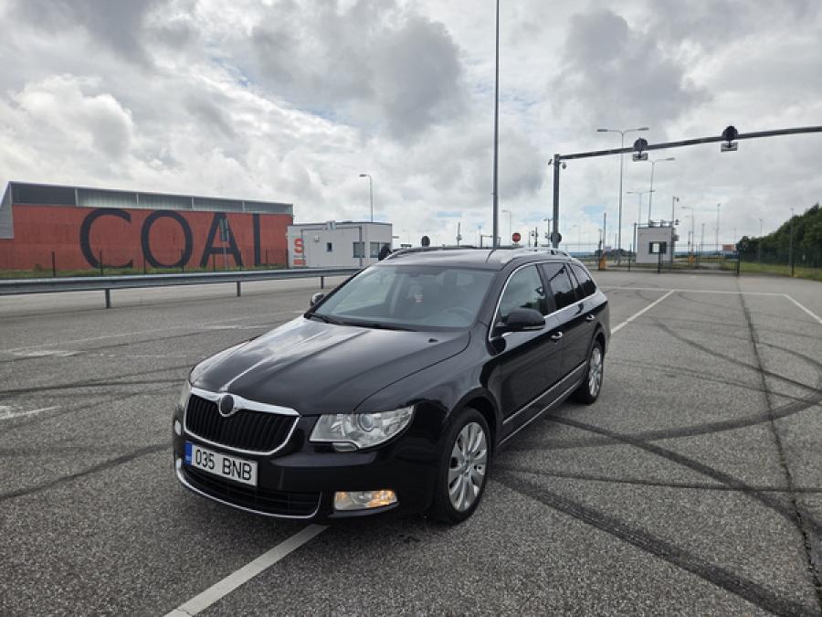Melns Skoda SuperB 2011 Tallina, ar dzinēja tilpumu 2.00 L un nobraukumu 306 tūkst. km par 5800 €, foto 1 vietnē AUTOMOTO.COM.LV