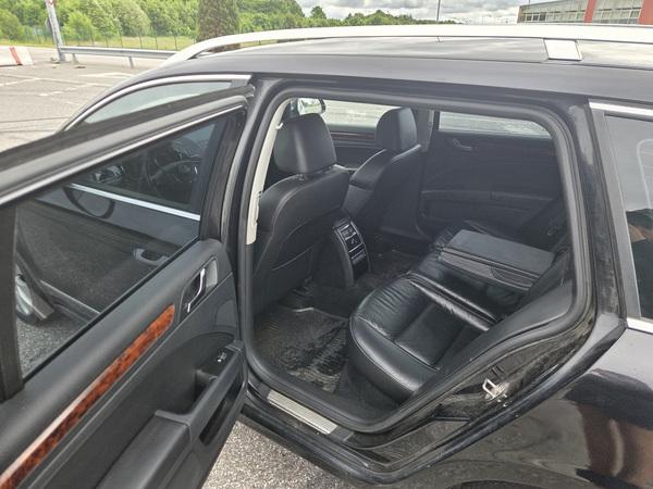 Melns Skoda SuperB 2011 Tallina, ar dzinēja tilpumu 2.00 L un nobraukumu 306 tūkst. km par 5800 €, foto 4 vietnē AUTOMOTO.COM.LV