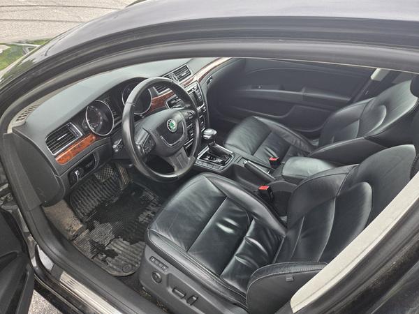 Melns Skoda SuperB 2011 Tallina, ar dzinēja tilpumu 2.00 L un nobraukumu 306 tūkst. km par 5800 €, foto 5 vietnē AUTOMOTO.COM.LV