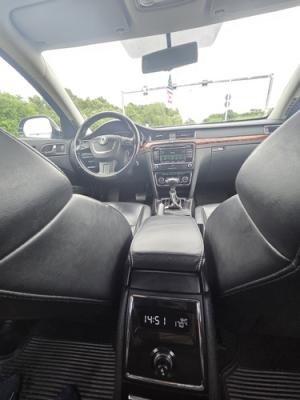 Melns Skoda SuperB 2011 Tallina, ar dzinēja tilpumu 2.00 L un nobraukumu 306 tūkst. km par 5800 €, foto 8 vietnē AUTOMOTO.COM.LV
