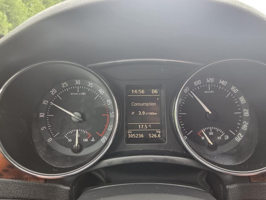 Melns Skoda SuperB 2011 Tallina, ar dzinēja tilpumu 2.00 L un nobraukumu 306 tūkst. km par 5800 €, foto 25 vietnē AUTOMOTO.COM.LV