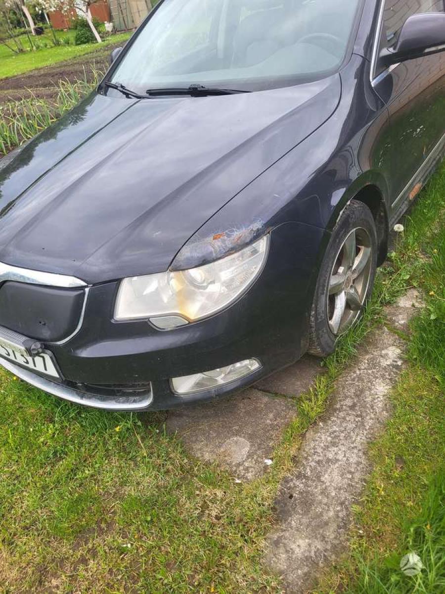 Black Skoda SuperB 2011 in Panevezys, with an engine capacity of 2.00 L and mileage of 28 thousand km for 1850 €, photo 2 on AUTOMOTO.COM.LV