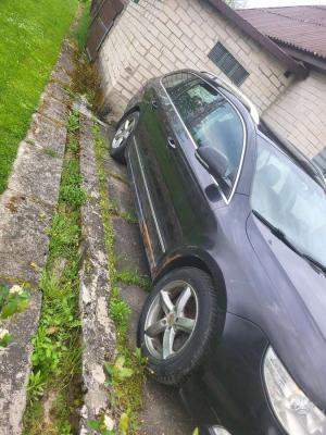 Black Skoda SuperB 2011 in Panevezys, with an engine capacity of 2.00 L and mileage of 28 thousand km for 1850 €, photo 5 on AUTOMOTO.COM.LV