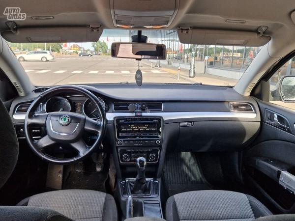 Black Skoda SuperB 2011 in Kaunas, with an engine capacity of 2.00 L and mileage of 336 thousand km for 2500 €, photo 4 on AUTOMOTO.COM.LV