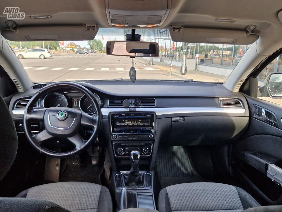 Black Skoda SuperB 2011 in Kaunas, with an engine capacity of 2.00 L and mileage of 336 thousand km for 2500 €, photo 5 on AUTOMOTO.COM.LV