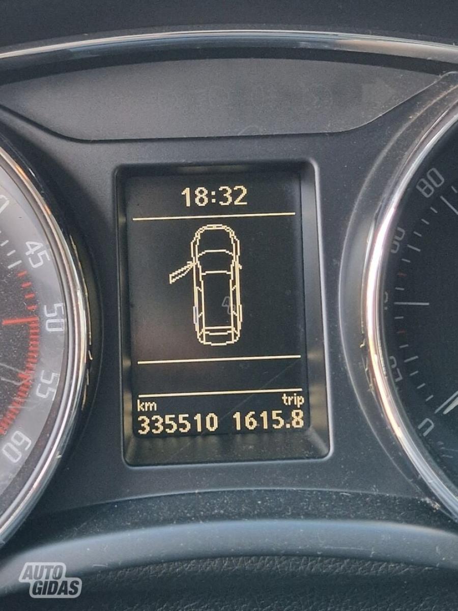 Black Skoda SuperB 2011 in Kaunas, with an engine capacity of 2.00 L and mileage of 336 thousand km for 2500 €, photo 6 on AUTOMOTO.COM.LV