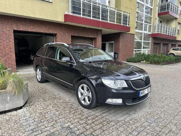 Melns Skoda SuperB 2011 Viļņa, ar dzinēja tilpumu 1.97 L un nobraukumu 390 tūkst. km par 2650 €, foto 4 vietnē AUTOMOTO.COM.LV
