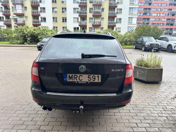 Melns Skoda SuperB 2011 Viļņa, ar dzinēja tilpumu 1.97 L un nobraukumu 390 tūkst. km par 2650 €, foto 6 vietnē AUTOMOTO.COM.LV