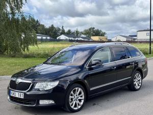 Melns Skoda SuperB 2011 Viļņa, ar dzinēja tilpumu 1.97 L un nobraukumu 370 tūkst. km par 4600 €, foto  vietnē AUTOMOTO.COM.LV
