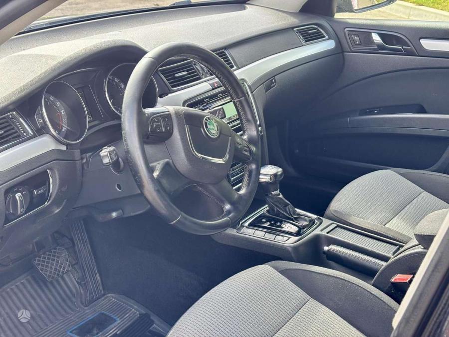 Melns Skoda SuperB 2011 Viļņa, ar dzinēja tilpumu 1.97 L un nobraukumu 370 tūkst. km par 4600 €, foto 12 vietnē AUTOMOTO.COM.LV