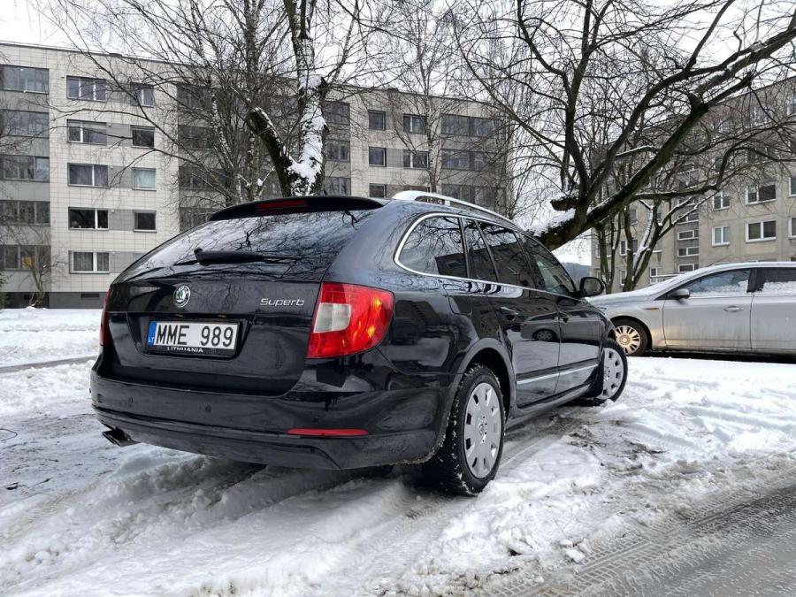 Black Skoda SuperB 2012 in Vilnius, with an engine capacity of 1.97 L and mileage of 180 thousand km for 3950 €, photo 8 on AUTOMOTO.COM.LV