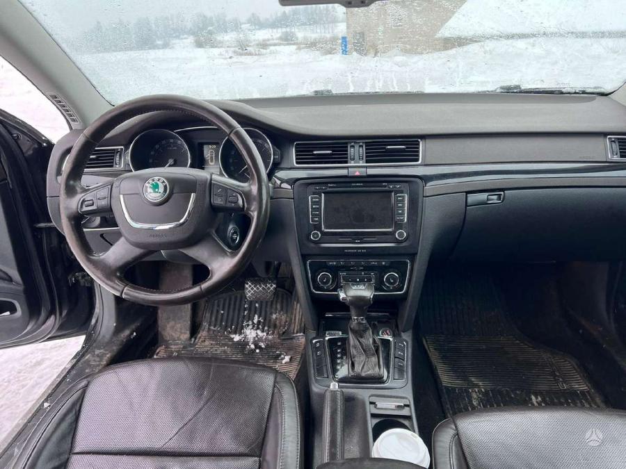Melns Skoda SuperB 2012 Širvintos, ar dzinēja tilpumu 1.97 L un nobraukumu 388 tūkst. km par 3550 €, foto 9 vietnē AUTOMOTO.COM.LV