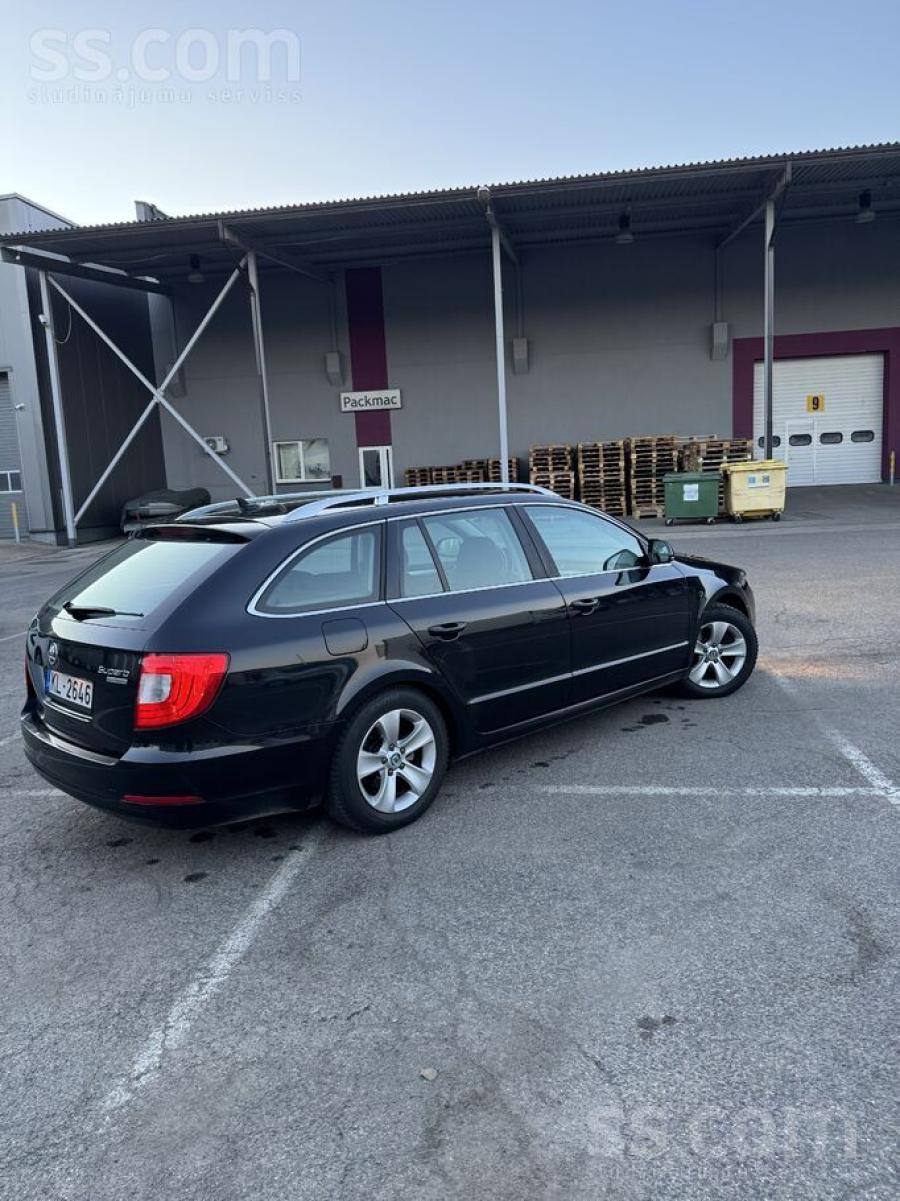 Black Skoda SuperB 2012 in Riga, with an engine capacity of 1.60 L and mileage of 241 thousand km for 5700 €, photo 4 on AUTOMOTO.COM.LV