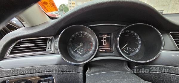 Black Skoda SuperB 2012 in Tallinn, with an engine capacity of 2.00 L and mileage of 370 thousand km for 4000 €, photo 9 on AUTOMOTO.COM.LV