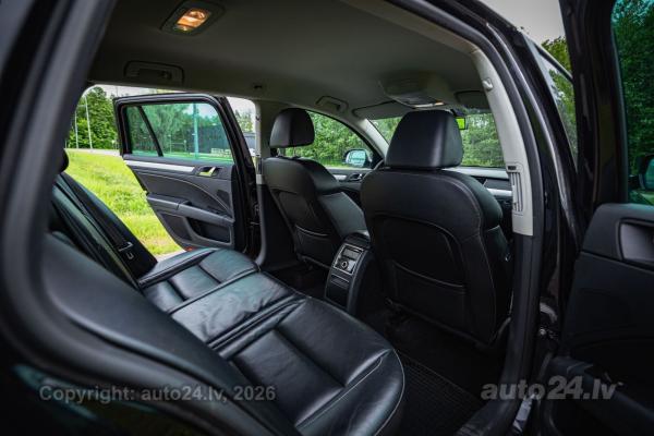 Black Skoda SuperB 2012 in Tallinn, with an engine capacity of 2.00 L and mileage of 230 thousand km for 5900 €, photo 10 on AUTOMOTO.COM.LV