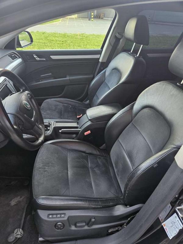 Melns Skoda SuperB 2012 Klaipėda, ar dzinēja tilpumu 1.97 L un nobraukumu 404 tūkst. km par 4700 €, foto 9 vietnē AUTOMOTO.COM.LV