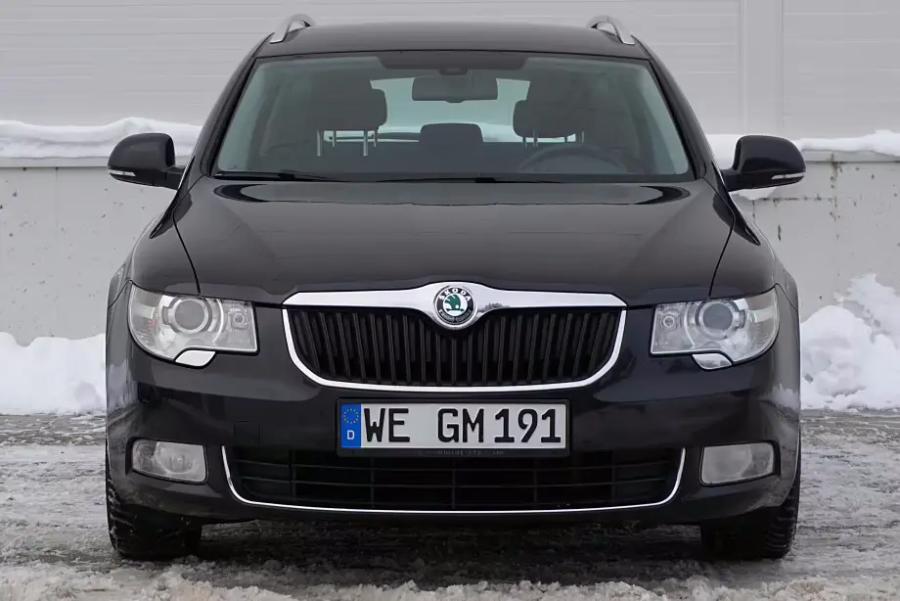 Black Skoda SuperB 2012 in Riga, with an engine capacity of 2.00 L and mileage of 238 thousand km for 6500 €, photo 4 on AUTOMOTO.COM.LV