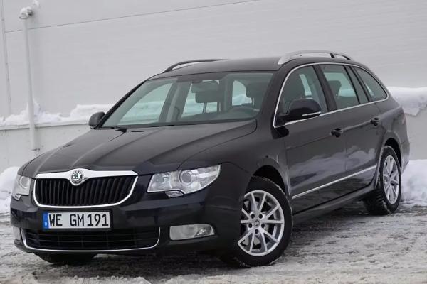 Black Skoda SuperB 2012 in Riga, with an engine capacity of 2.00 L and mileage of 238 thousand km for 6500 €, photo 4 on AUTOMOTO.COM.LV