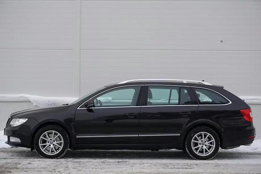 Black Skoda SuperB 2012 in Riga, with an engine capacity of 2.00 L and mileage of 238 thousand km for 6500 €, photo 7 on AUTOMOTO.COM.LV