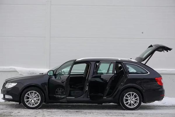 Black Skoda SuperB 2012 in Riga, with an engine capacity of 2.00 L and mileage of 238 thousand km for 6500 €, photo 7 on AUTOMOTO.COM.LV