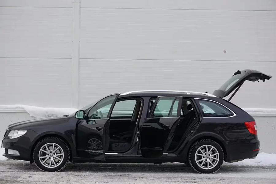 Black Skoda SuperB 2012 in Riga, with an engine capacity of 2.00 L and mileage of 238 thousand km for 6500 €, photo 8 on AUTOMOTO.COM.LV