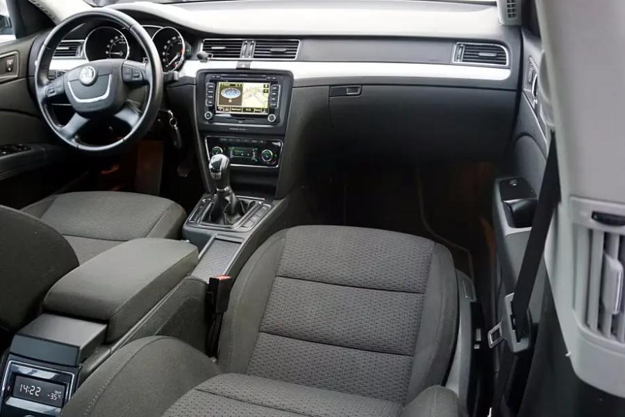 Black Skoda SuperB 2012 in Riga, with an engine capacity of 2.00 L and mileage of 238 thousand km for 6500 €, photo 17 on AUTOMOTO.COM.LV