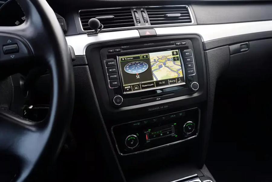 Black Skoda SuperB 2012 in Riga, with an engine capacity of 2.00 L and mileage of 238 thousand km for 6500 €, photo 22 on AUTOMOTO.COM.LV