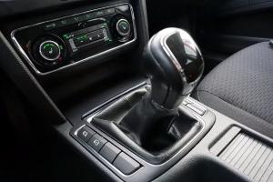 Black Skoda SuperB 2012 in Riga, with an engine capacity of 2.00 L and mileage of 238 thousand km for 6500 €, photo 28 on AUTOMOTO.COM.LV