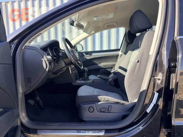 Melns Skoda SuperB 2012 Rīga, ar dzinēja tilpumu 2.00 L un nobraukumu 298 tūkst. km par 5995 €, foto 10 vietnē AUTOMOTO.COM.LV